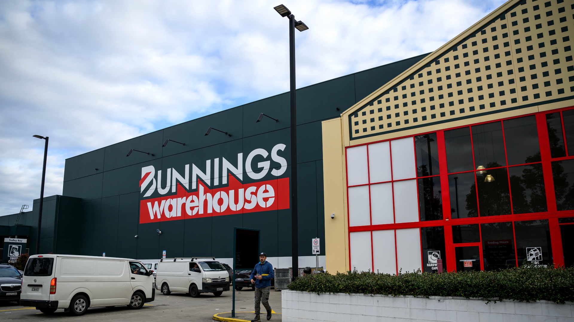 Bunnings teams up with Uber Eats to deliver products on demand
